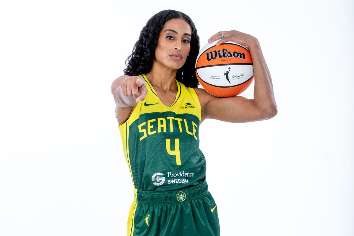 Daniel Smith Y Skylar Diggins