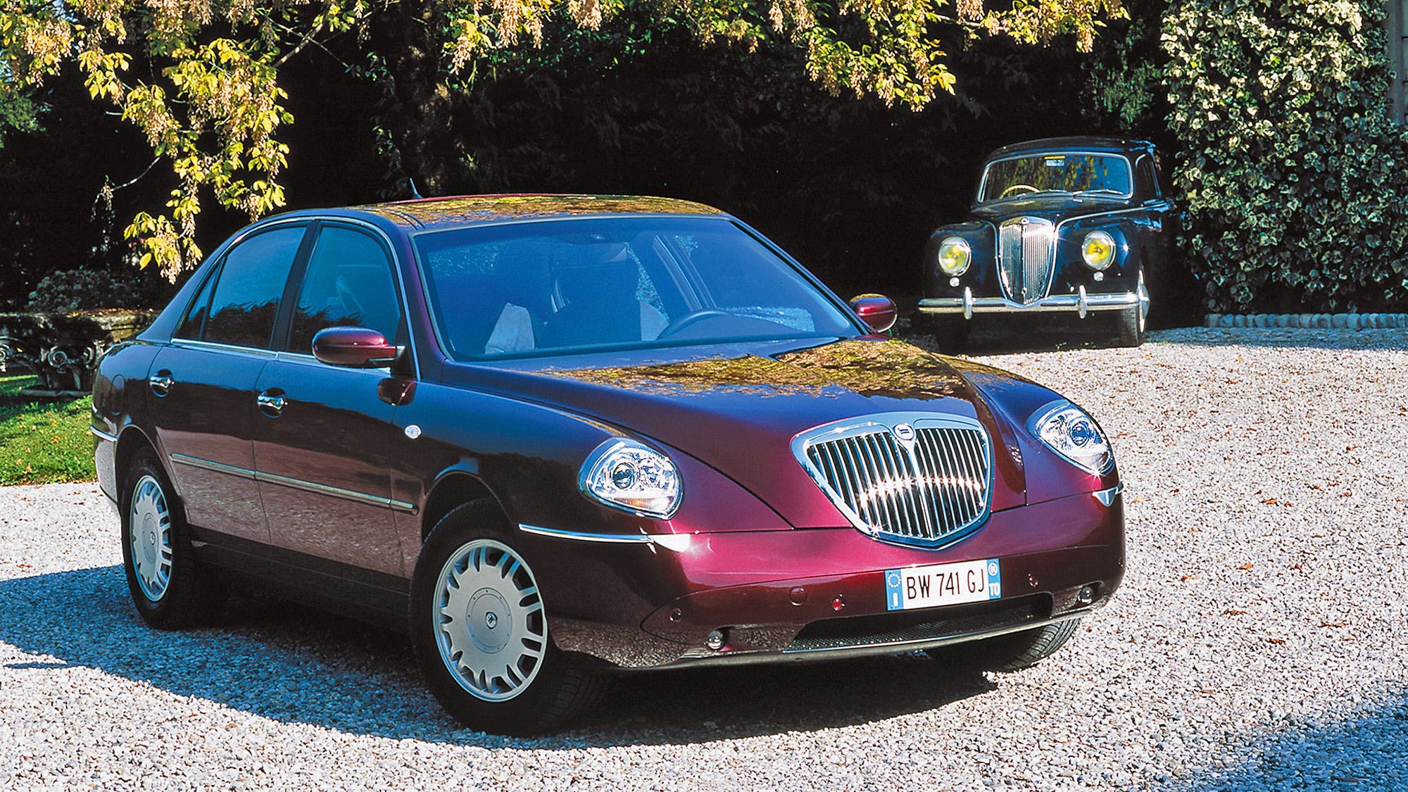 300 Lancia Spartana Lancia Unveils New Ypsilon And Chrysler Based