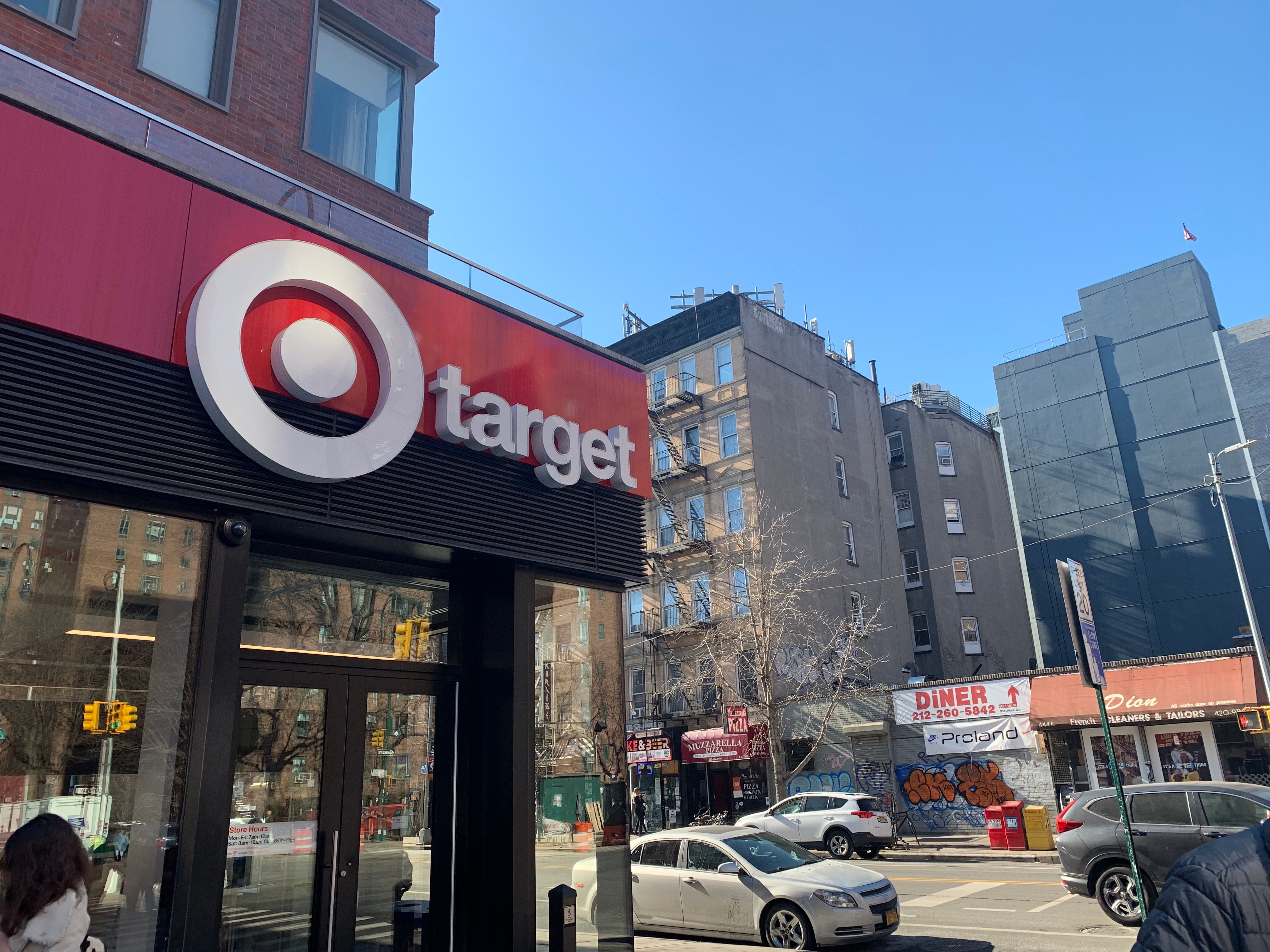 Ubicación De La Tienda Departamental Target Colonial Plaza