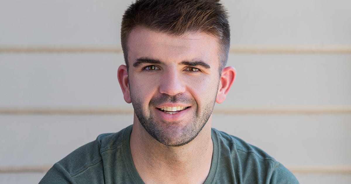 how-to-become-the-center-of-influence-through-podcasting-with-vince
