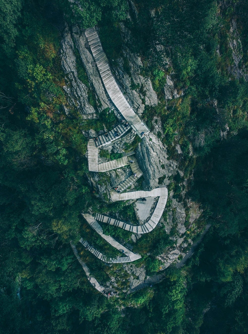 30天挑戰！用leetcode來學程式22 — Binary Tree Zigzag Level Order Traversal By Yen Ying Lee Medium 
