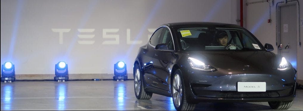 The Chinese Tesla plant delivers its first cars in less than a year ...