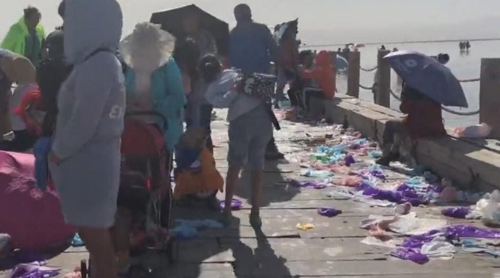 40,000 Chinese tourists turn idyllic salt lake into garbage dump | by ...