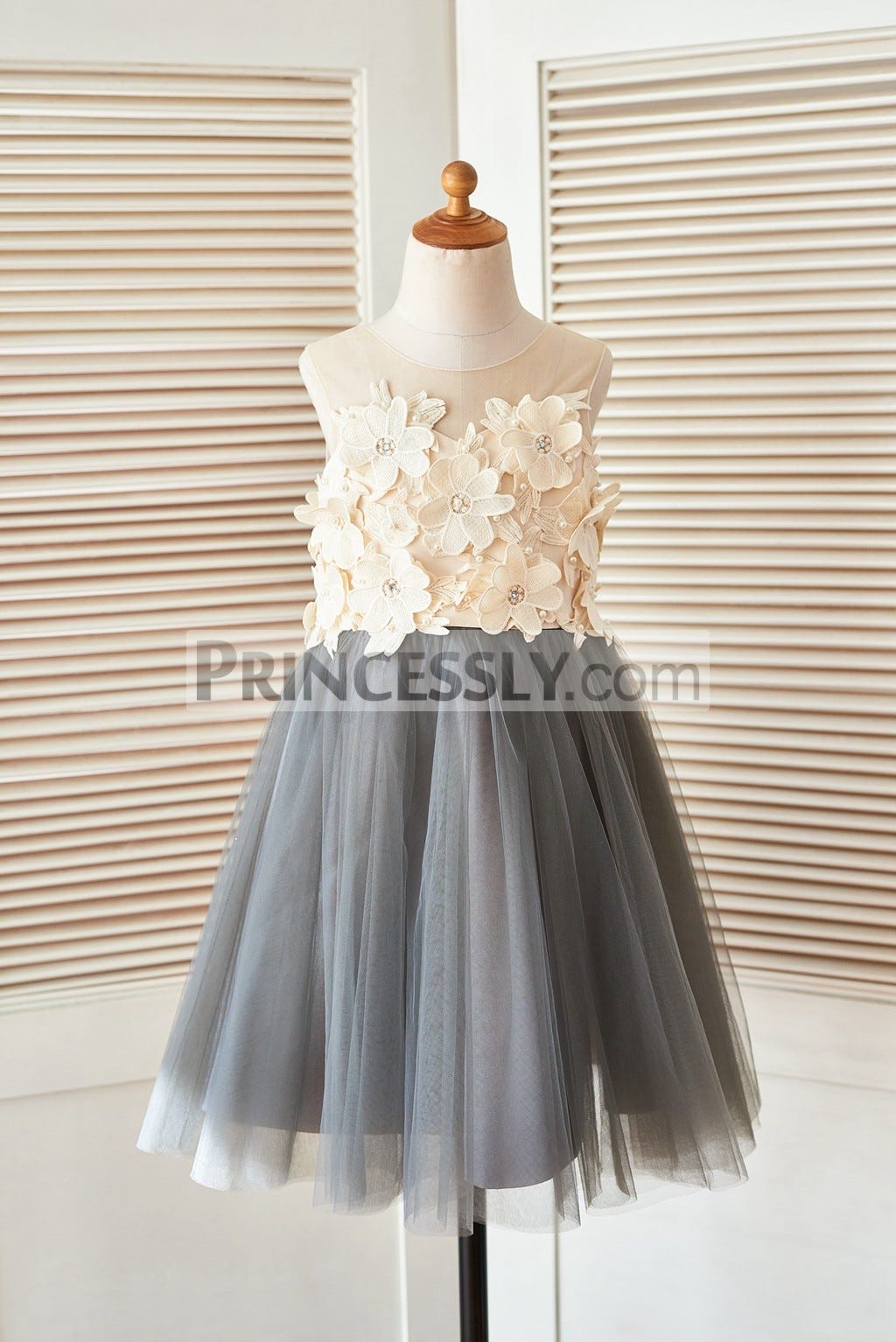 How to Make a 3D Flowers Bodice?. 3D flower is a beautiful decoration ...