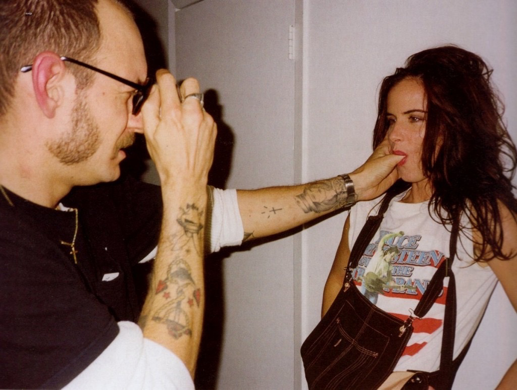 Terry Richardson's photographic gesture | by Nicolau Spadoni | Medium