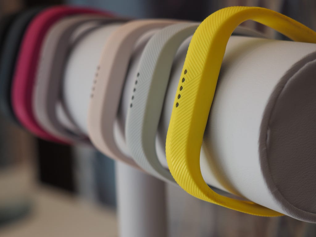 The Fitbit Flex 2 can go in the pool with you:Review | by Make it easy ...
