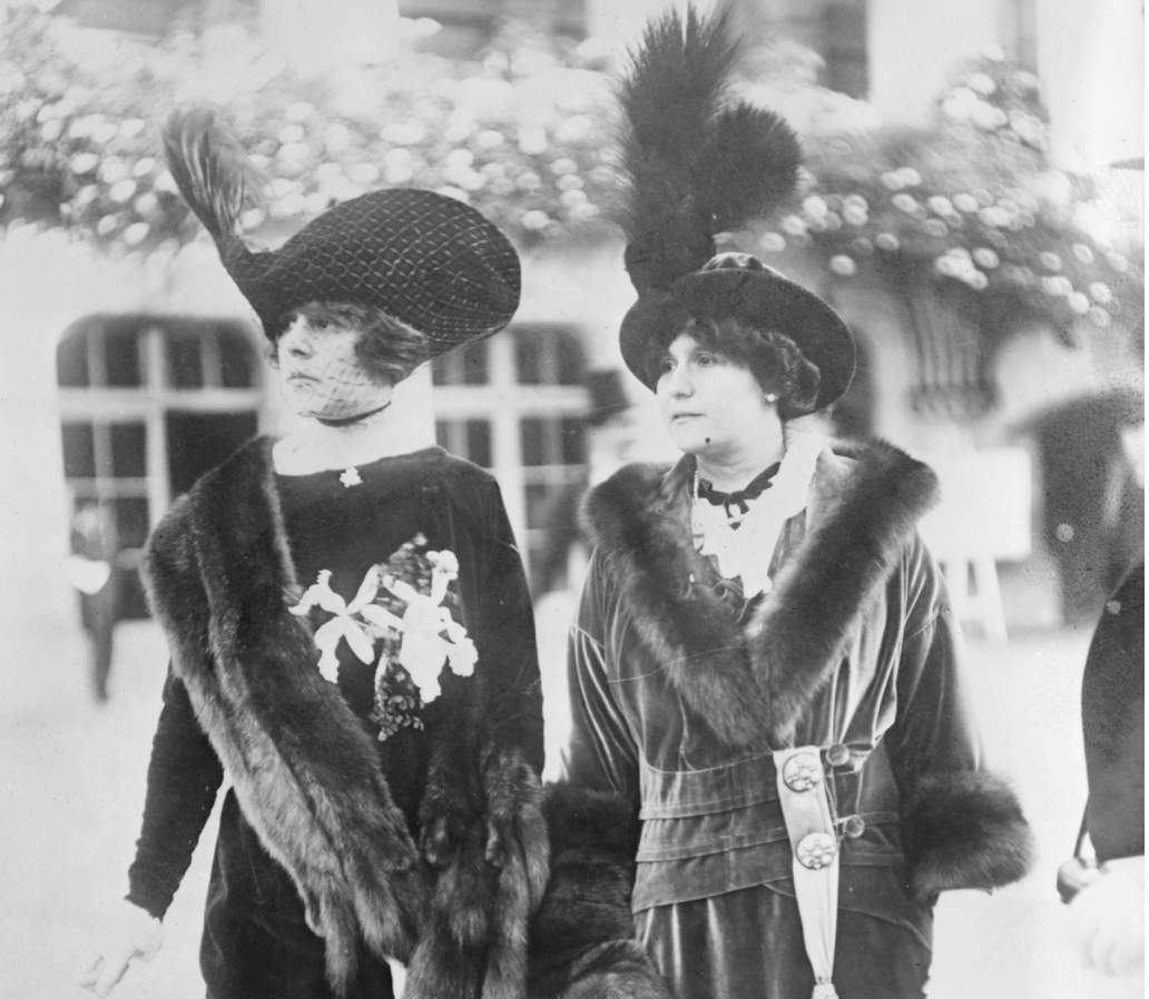 Virginia Pope: Fashion as news. The serious reporting of Paris haute ...