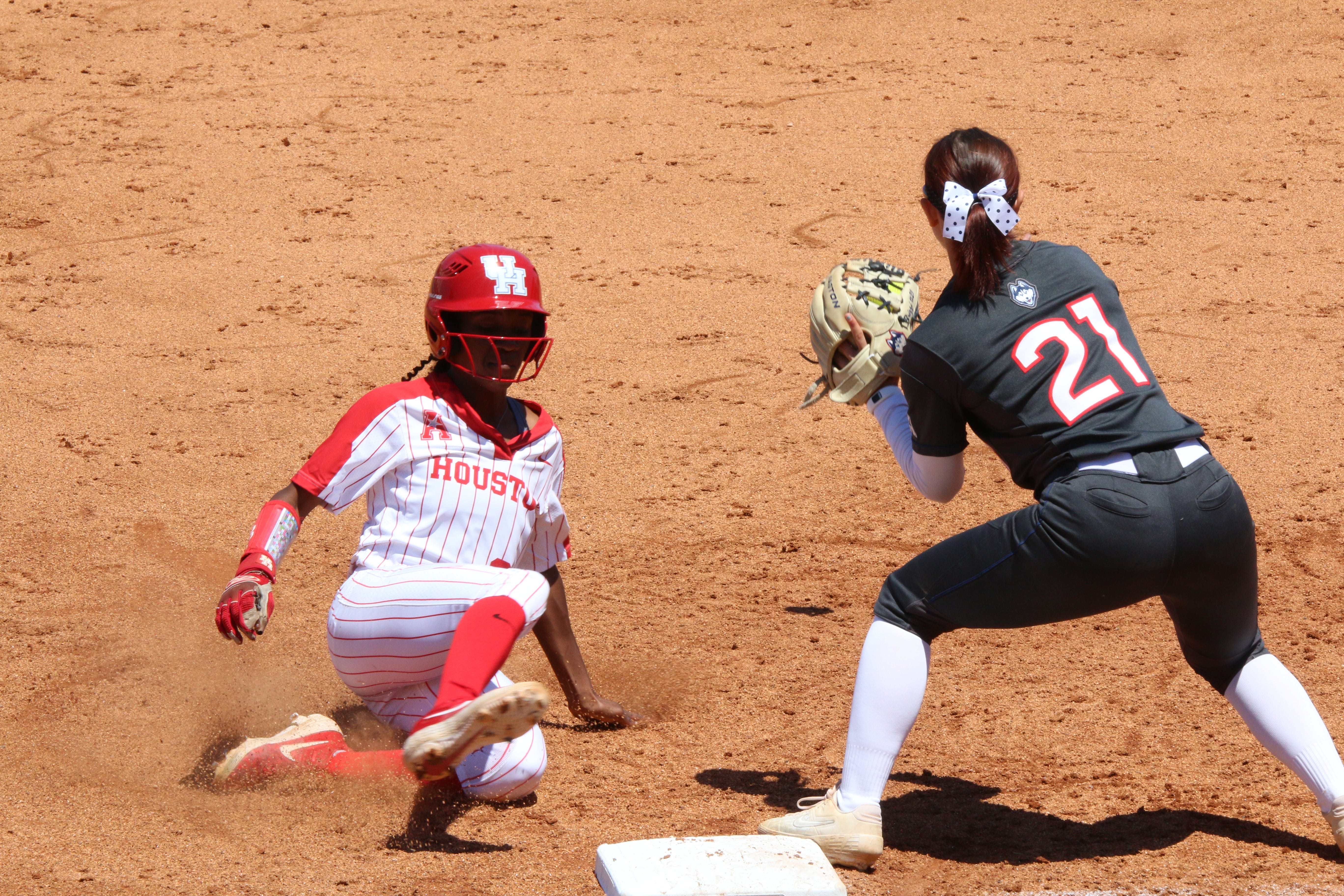 UH softball fighting for a title shot | by Andres Chio | Valenti Voices ...