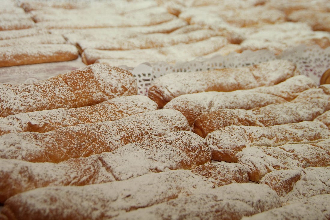 Horchata con fartons. Los placeres de Valencia | by WeDoDine | WeDoDine ...