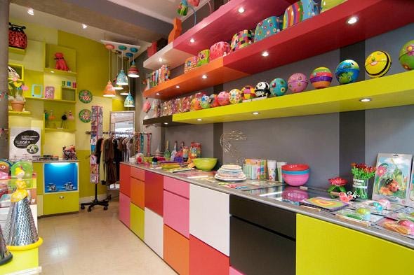 Des magasins originaux. Après de si belles visites, un peu de… | by Le ...