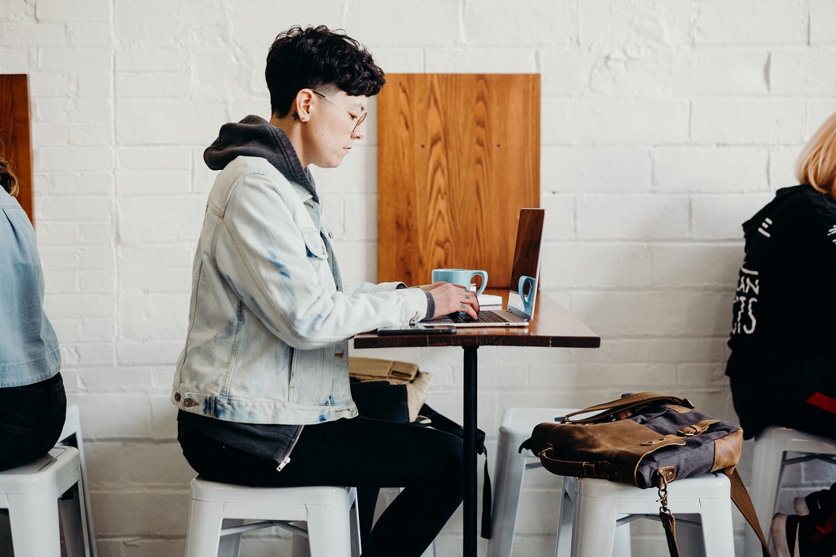 copywriting-vs-content-writing-what-s-the-difference-which-pays-more