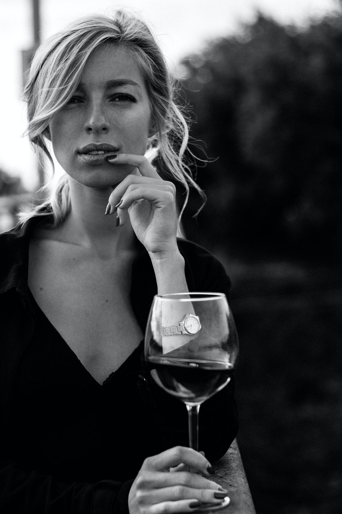 A long friendship moves towards romance | Marlene in a Pub