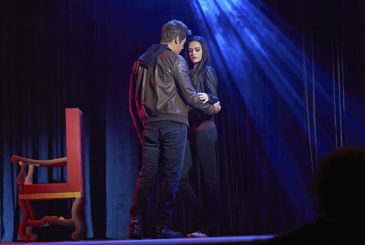 Watch Legacies 3x4 :: Hold on Tight :: Season 3 Episode 4 (S03E04 ...