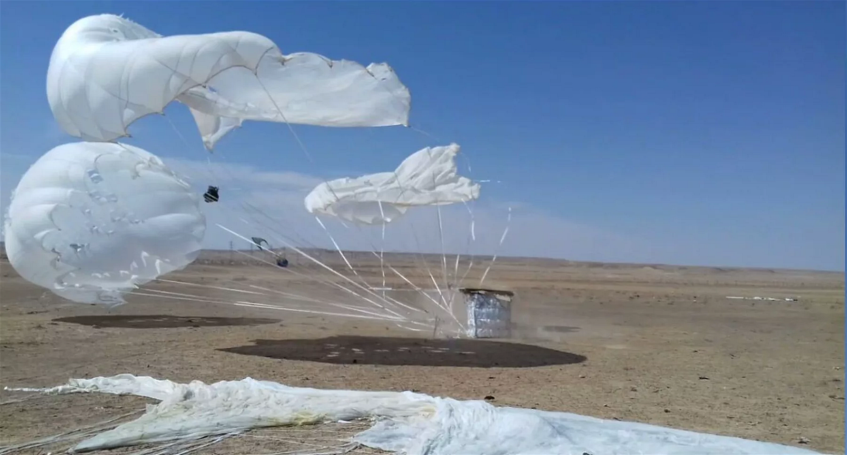 Air drops provide lifeline in Syria’s Deir Ezzor | by World Food ...