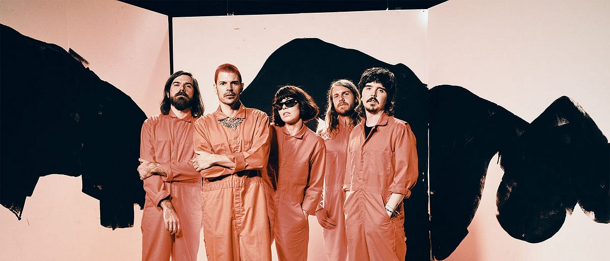 Grouplove — Healer. Durante momento mundial quase… | by Larissa Basilio ...