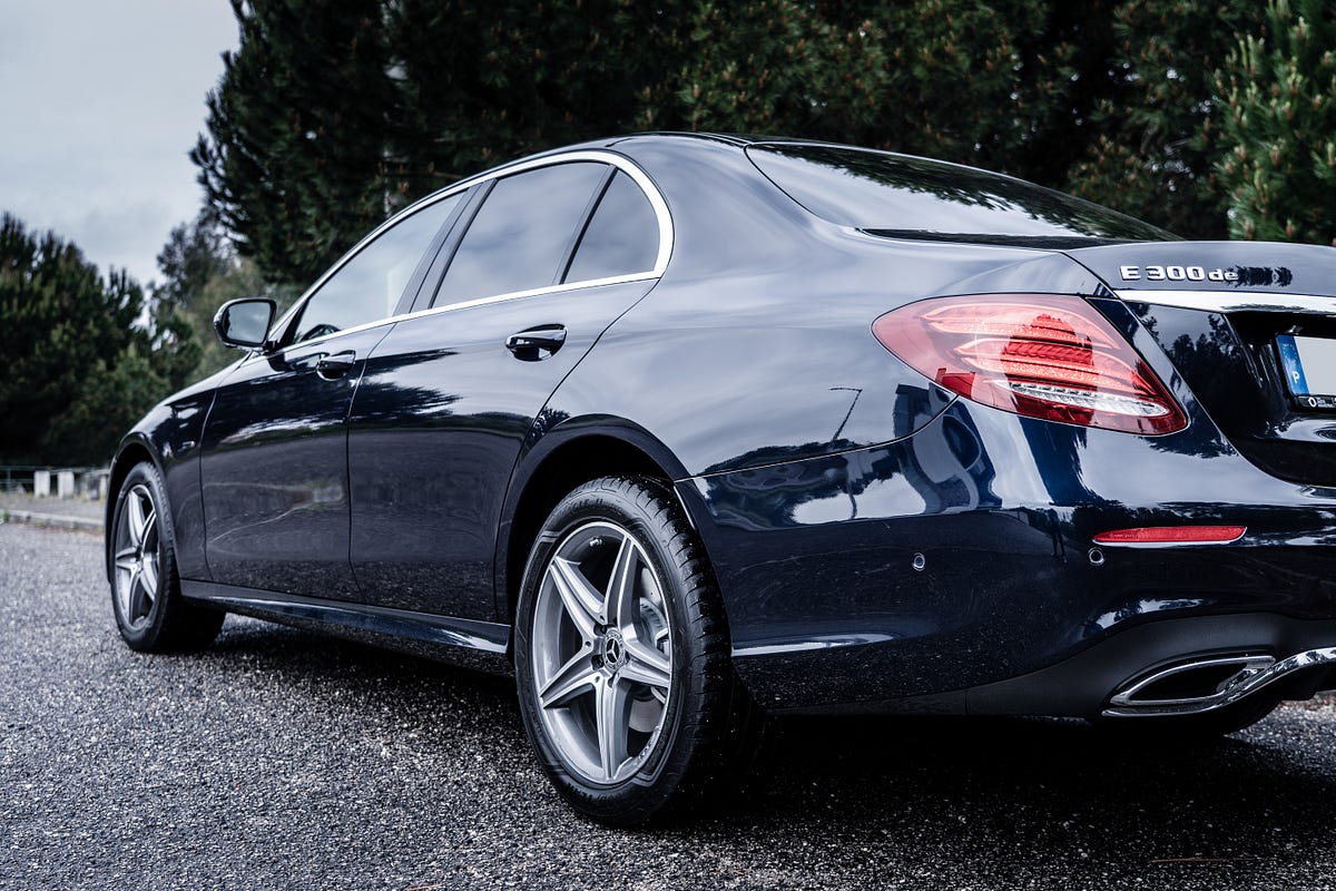Mercedes E300de. Mais um automóvel fotografado pela… | by amplified ...