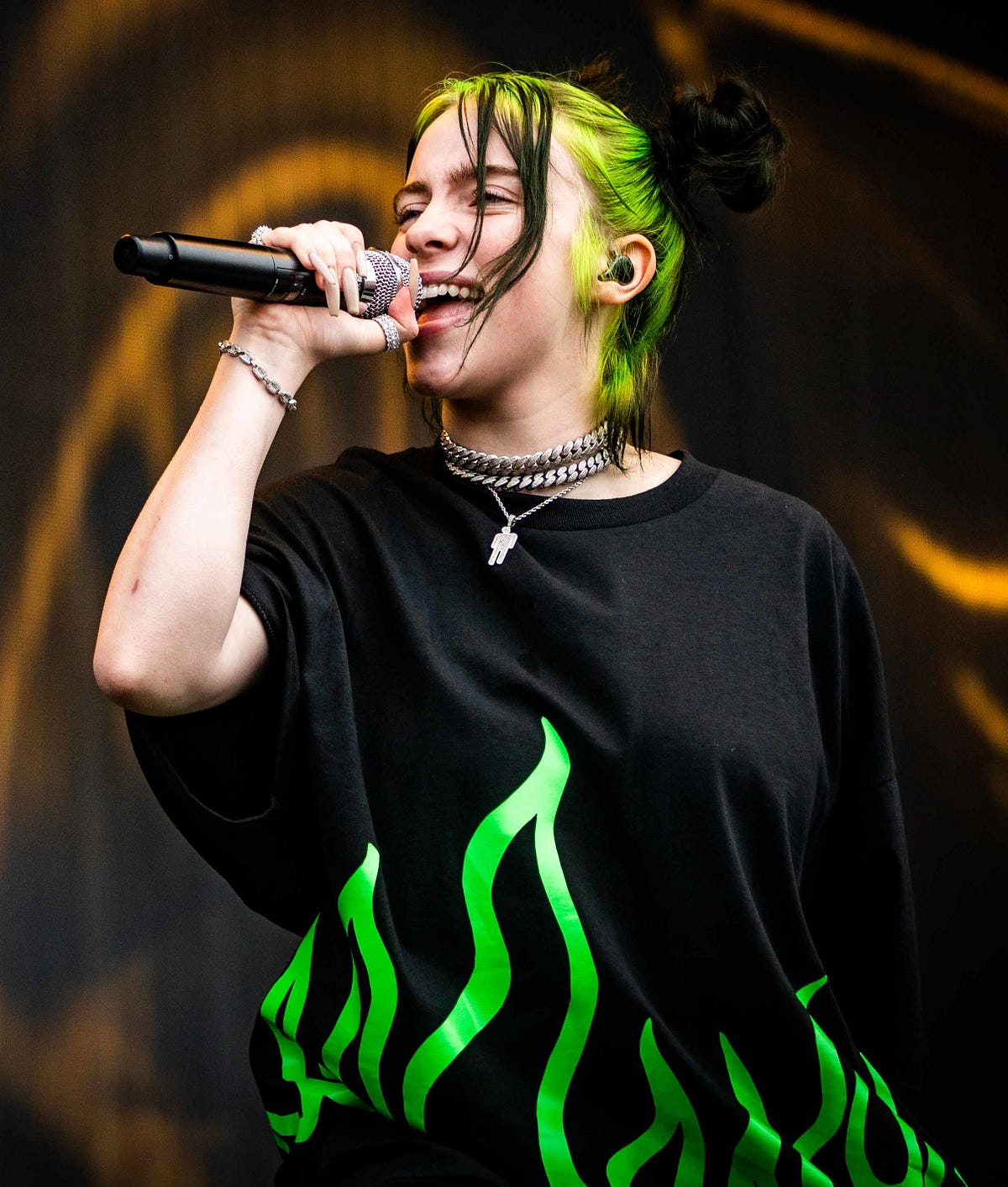What writers can learn from Billie Eilish | by Kern Carter | CRY ...