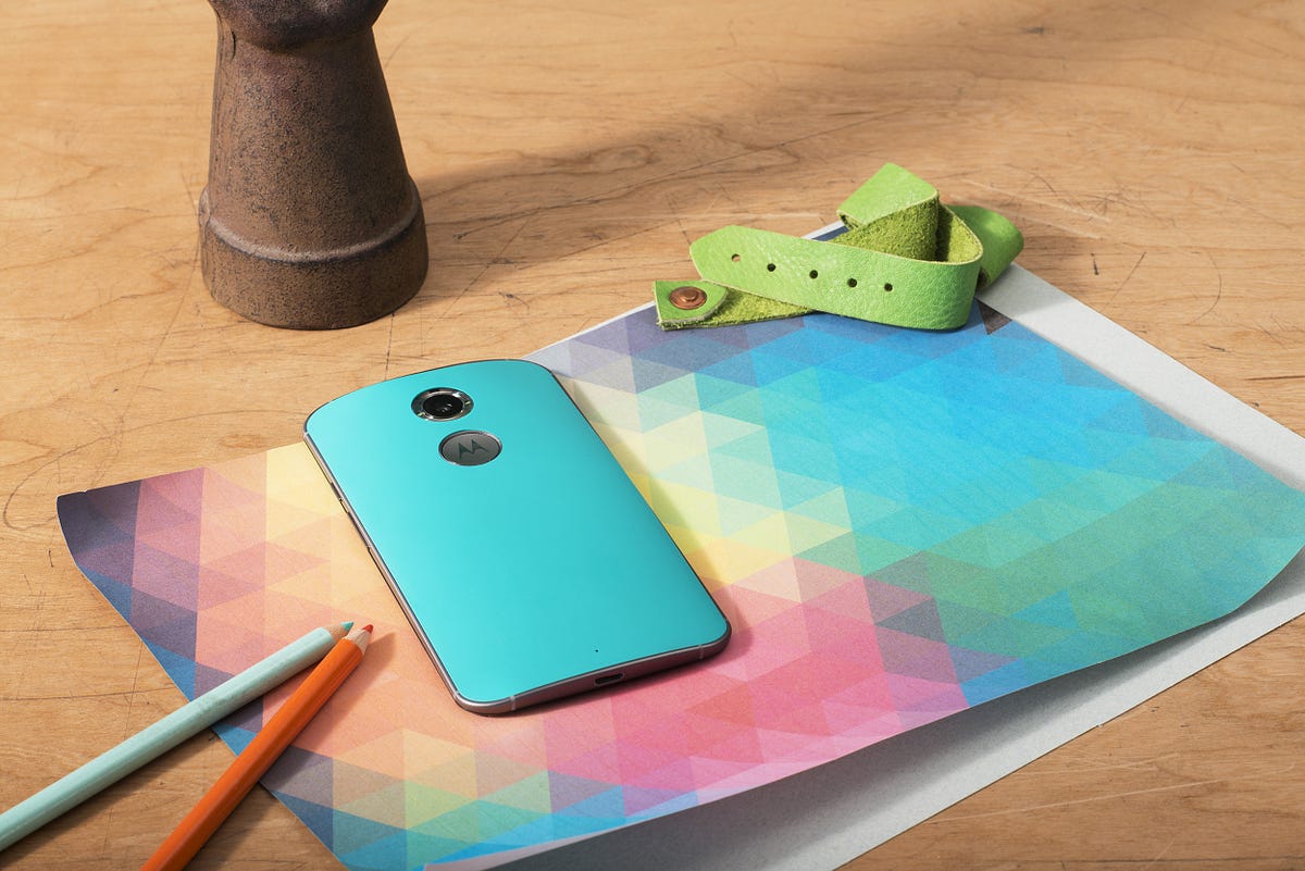 Throwing a Curve at Smartphone Design | by Motorola | Moto X | Medium