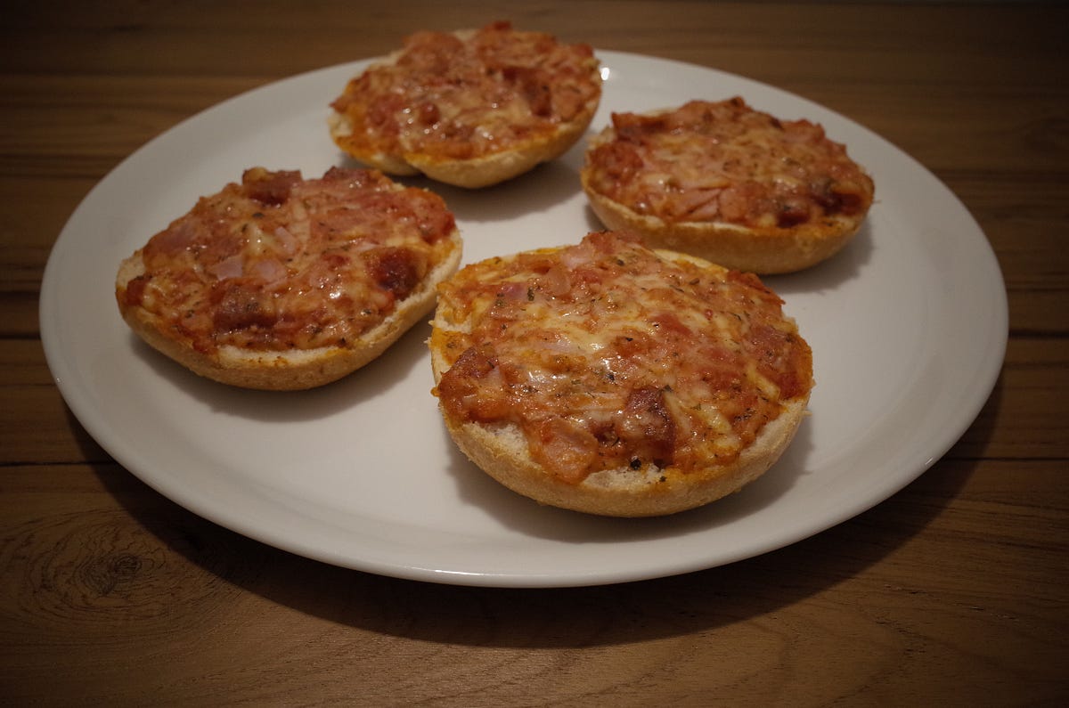 Pizzasemmeln | by Monika Bramer’s Rezepte | Medium