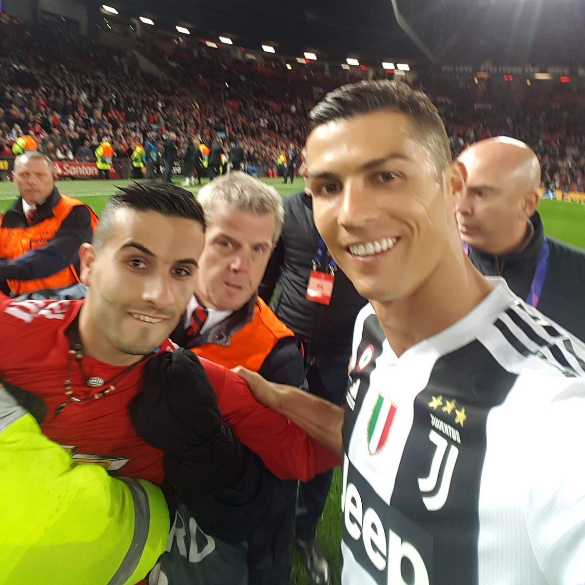 Interview: Dilman CR7 Fan of Cristiano Ronaldo. Fan of Manchester United. | by Mauri Sebastián ...