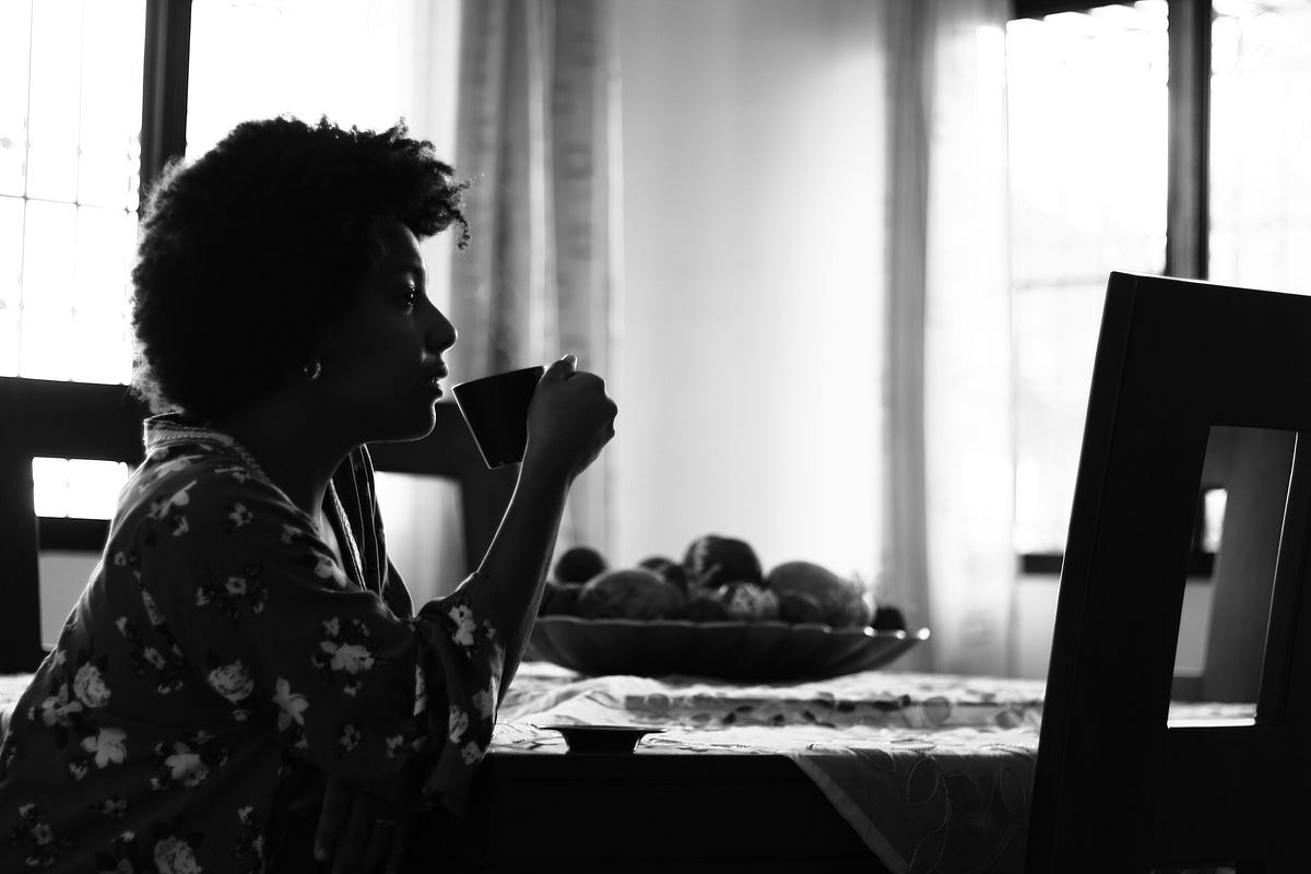 Soledad. Esmeralda toma el té de siempre, en la… | by Camille Suazo ...