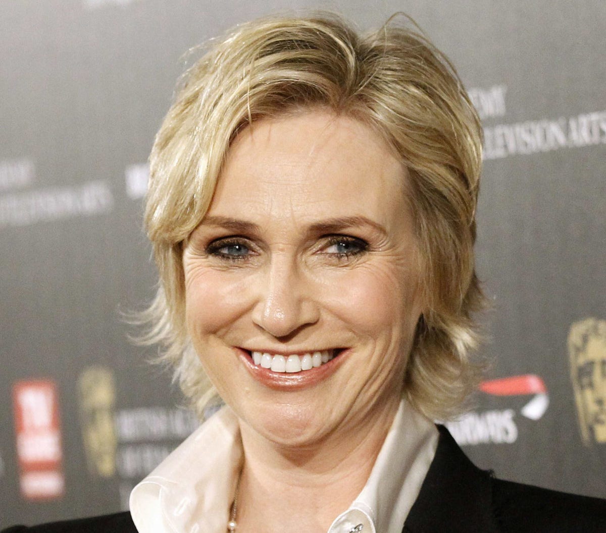 Jane Lynch of ‘Glee’ to bring musical prowess to Red Bank | by Jeremy ...