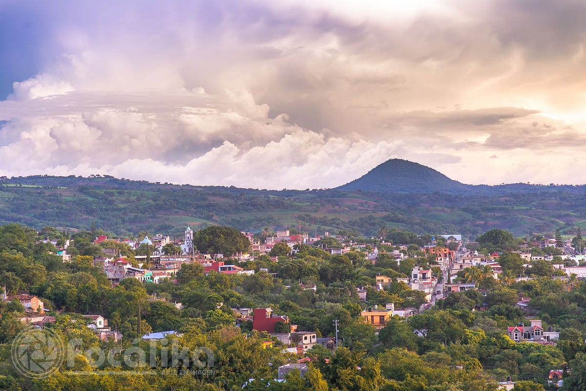 Un lugar al que llamamos Apaxtla. Hay un lugar donde germinó mi semilla ...