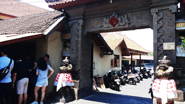 Warung Babi Guling Pak Dobiel — Bali | by Laurensia Eveline | Medium