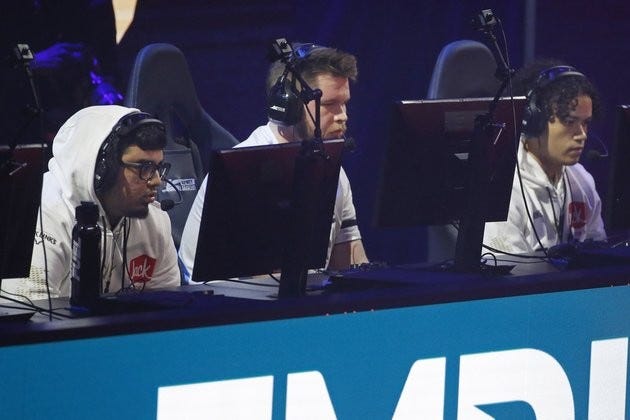 Fairness vs. latency: what really matters for esports? | by Vincent Archambault | Medium