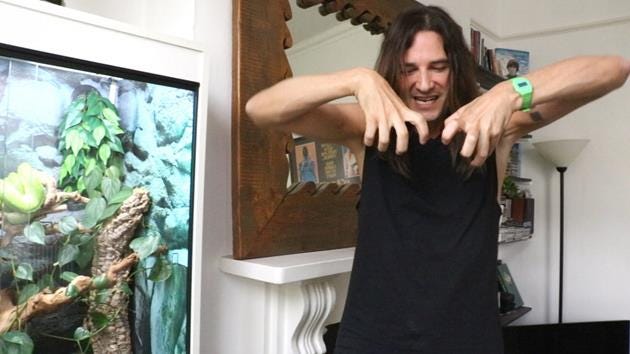 เรื่องราวของ Steve Ludwin ชายผู้เสพการฉีดพิษงูเข้ากระแสโลหิตมากว่า 30 ...