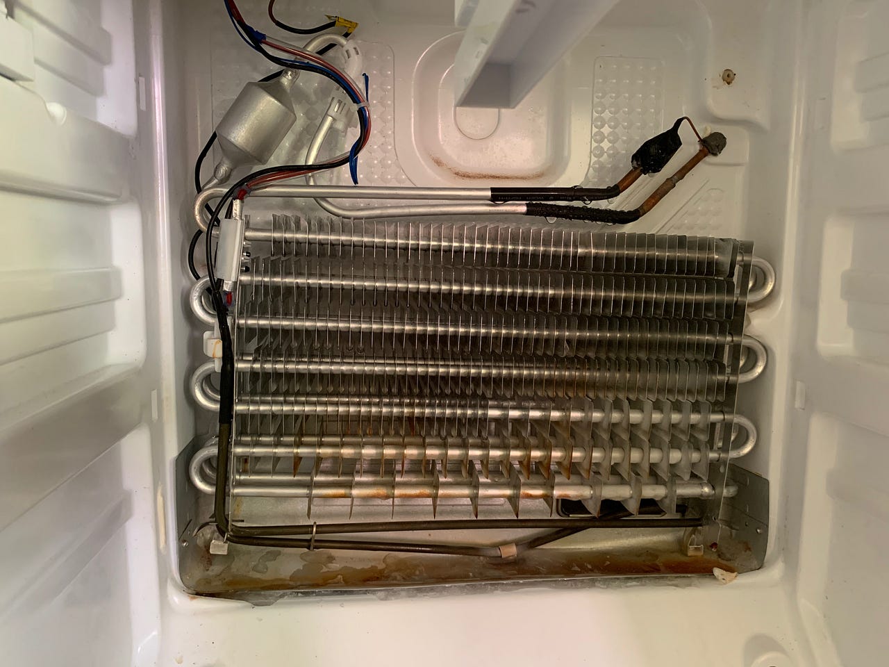 How to fix ice buildup at bottom of your freezer? | by Adnan Strujic ...