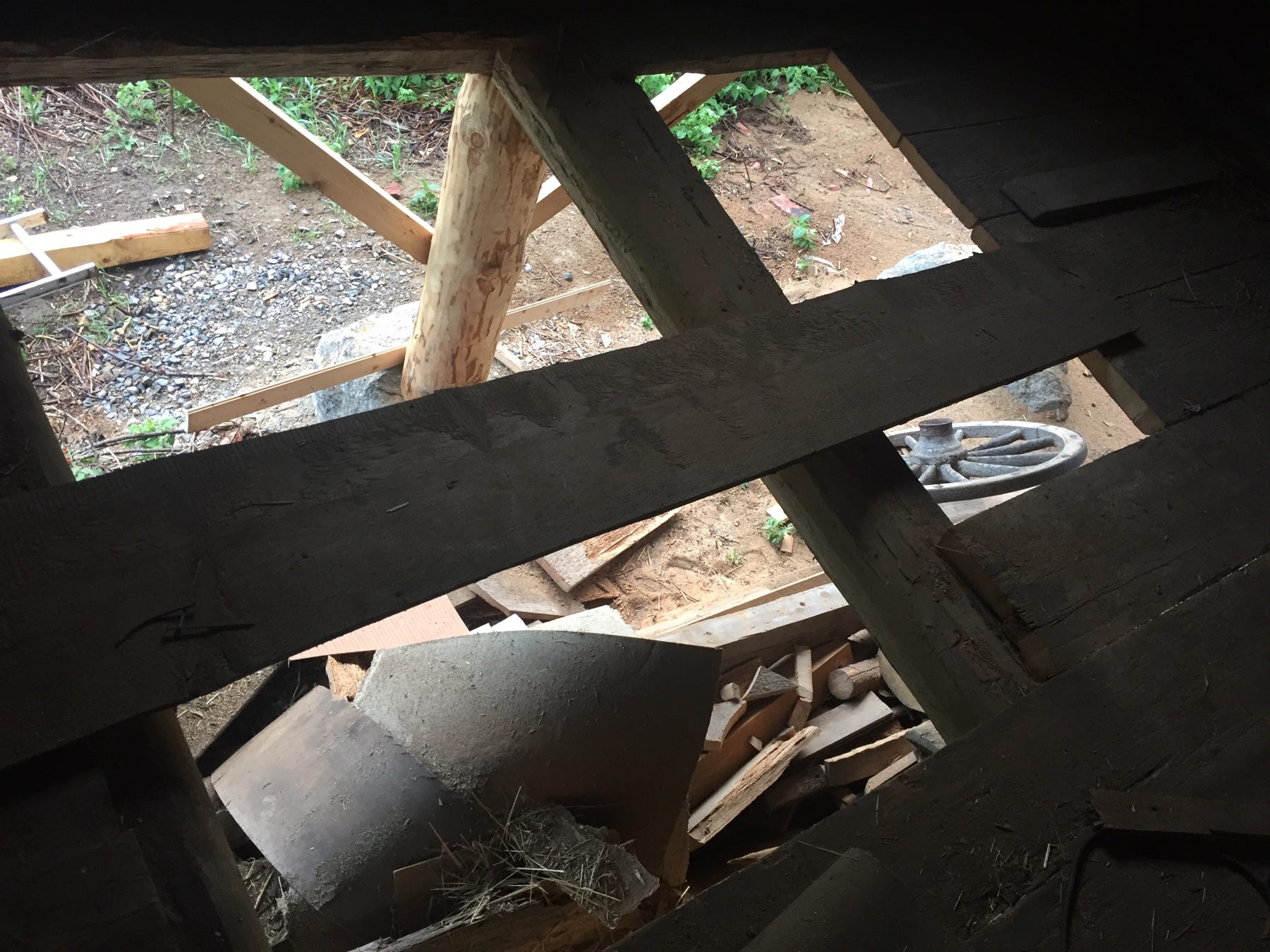 Fixing the barn floor - I’m fixing up an old farm - Medium