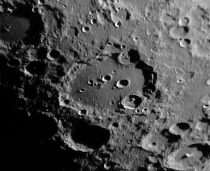 Kabar Baru dari NASA: Ada Air di Sisi Terang Bulan! | by Himastron ITB ...