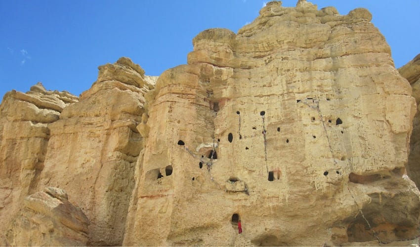 The Mystery of the 14,000-Year Old Man-made Sky Caves in Mustang Nepal ...