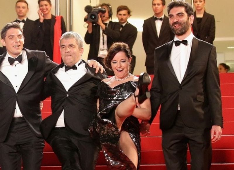 10 Shocking Red Carpet and stage Oops Moments That Will Make You Laugh ...