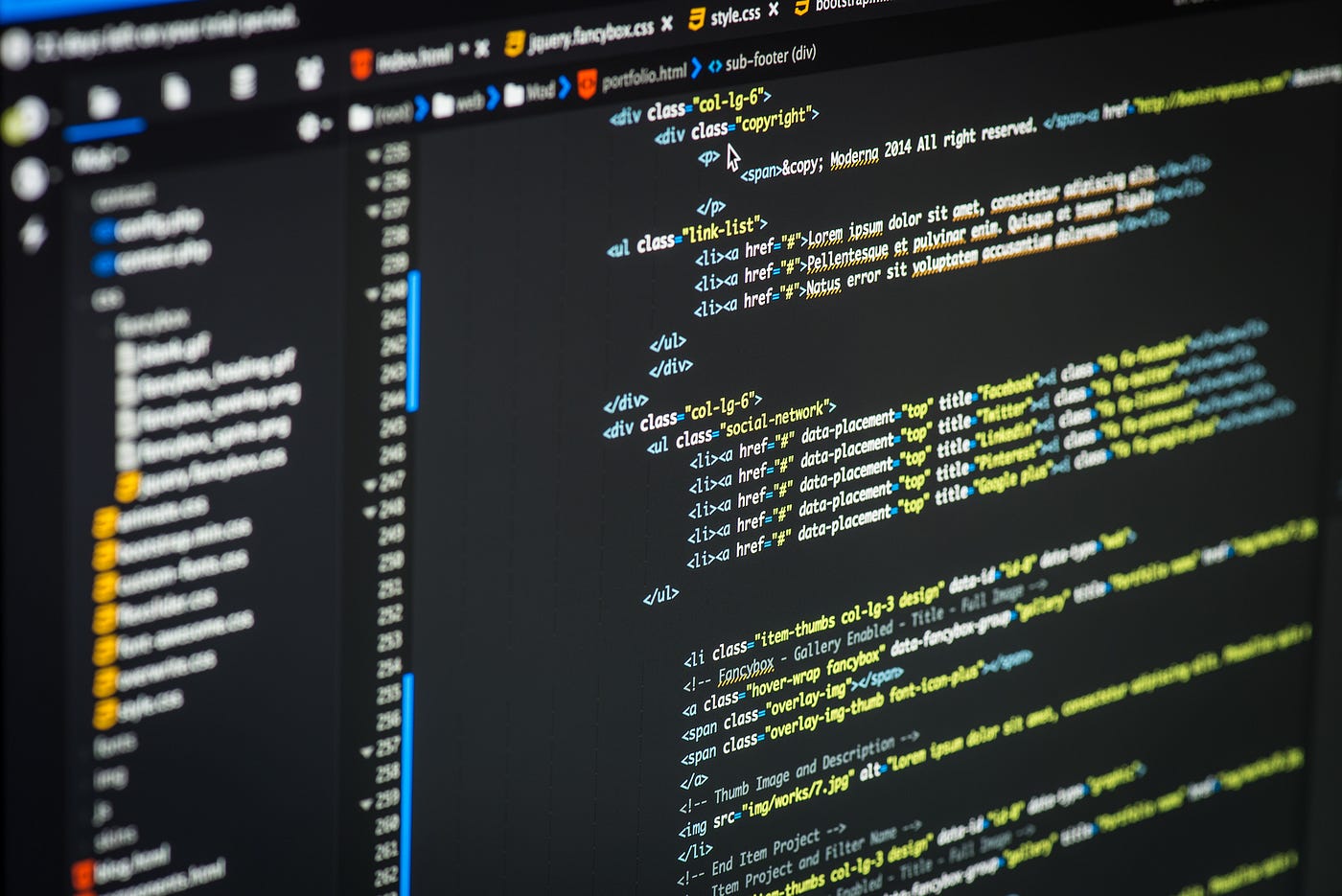 How Does R Compare to Python for Data Cleaning? | by Alain Saamego ...