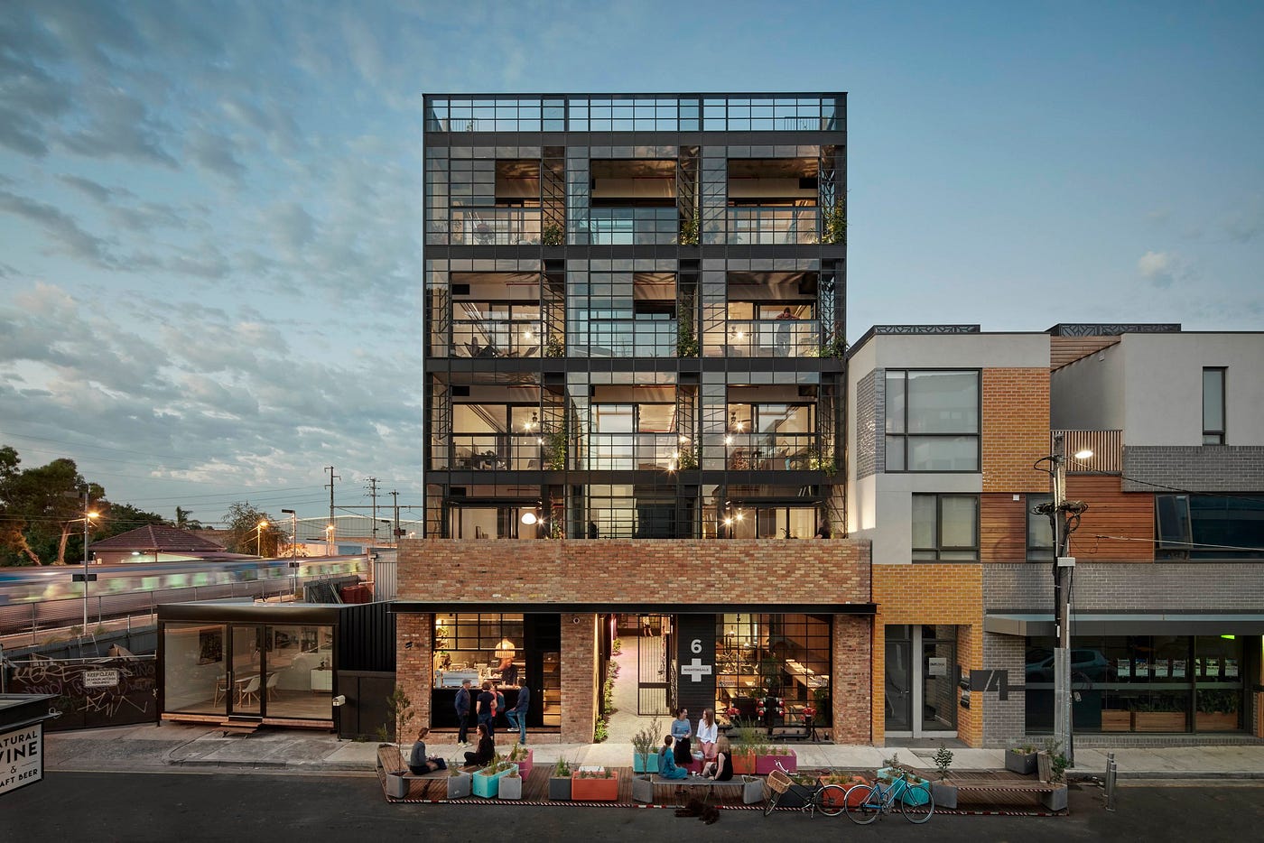Architects without architecture. Emerging models for a different kind ...