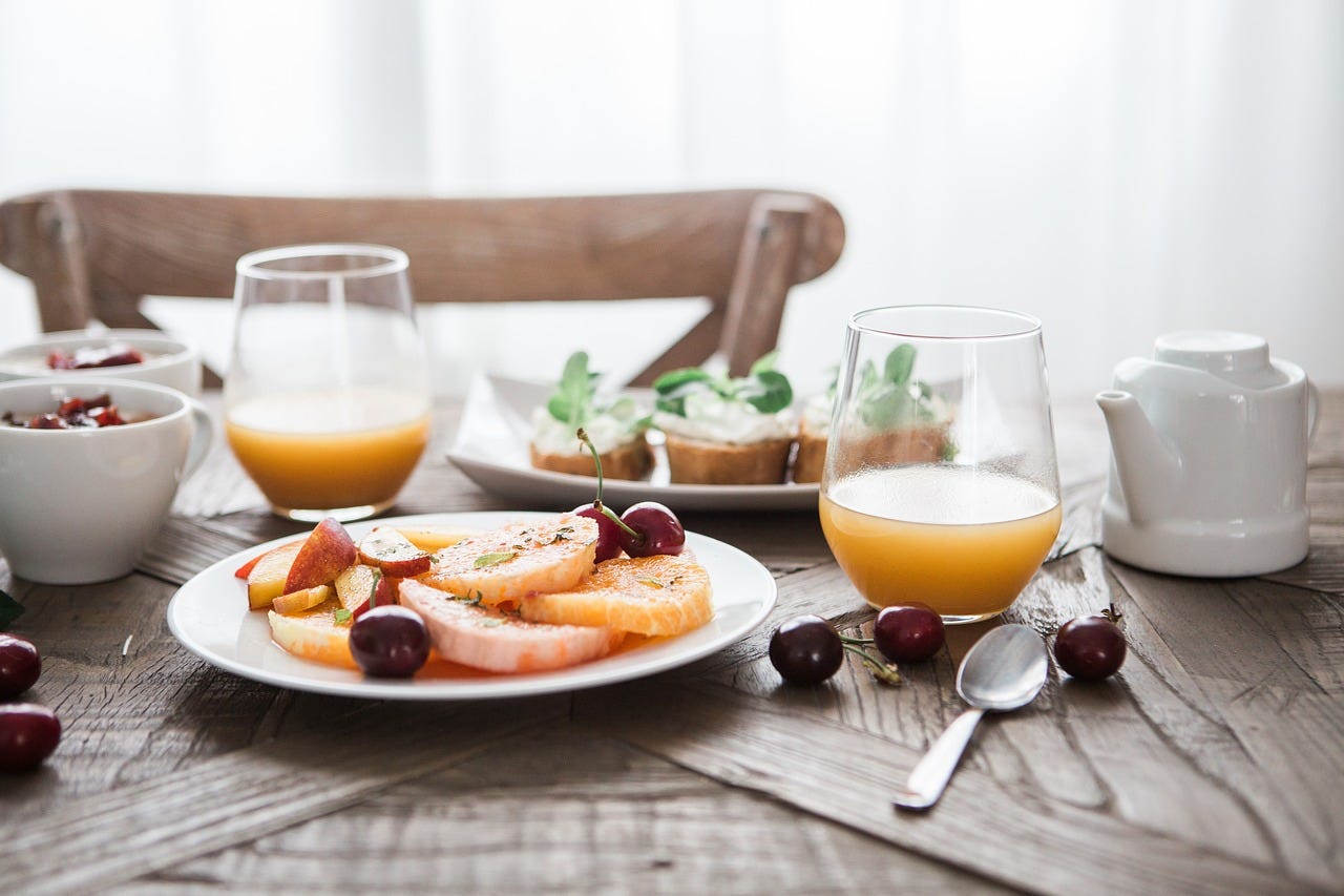 Dekke Bordet med Frokostservise. Søndag er gjerne den dagen man har ...