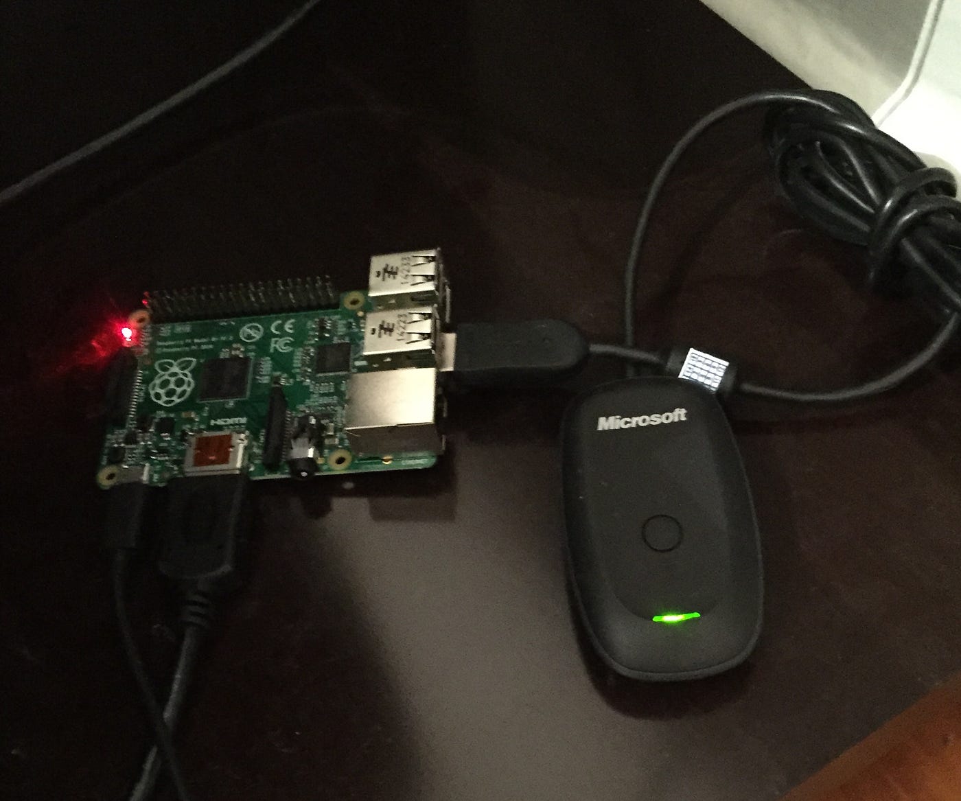 Como fazer um videogame retrô com um Raspberry Pi e controles do Xbox ...