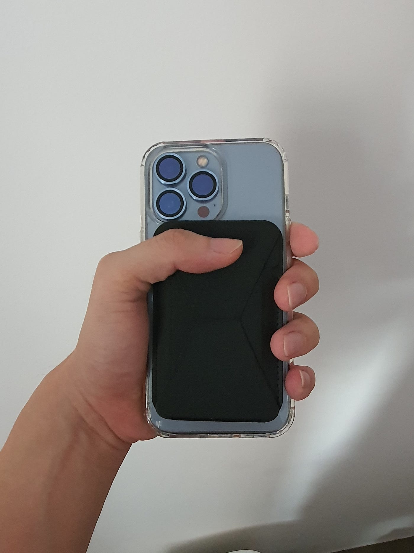 Using Moft Magsafe Wallet with iPhone 13 Pro | by Kelvin | Kelbin Blog ...