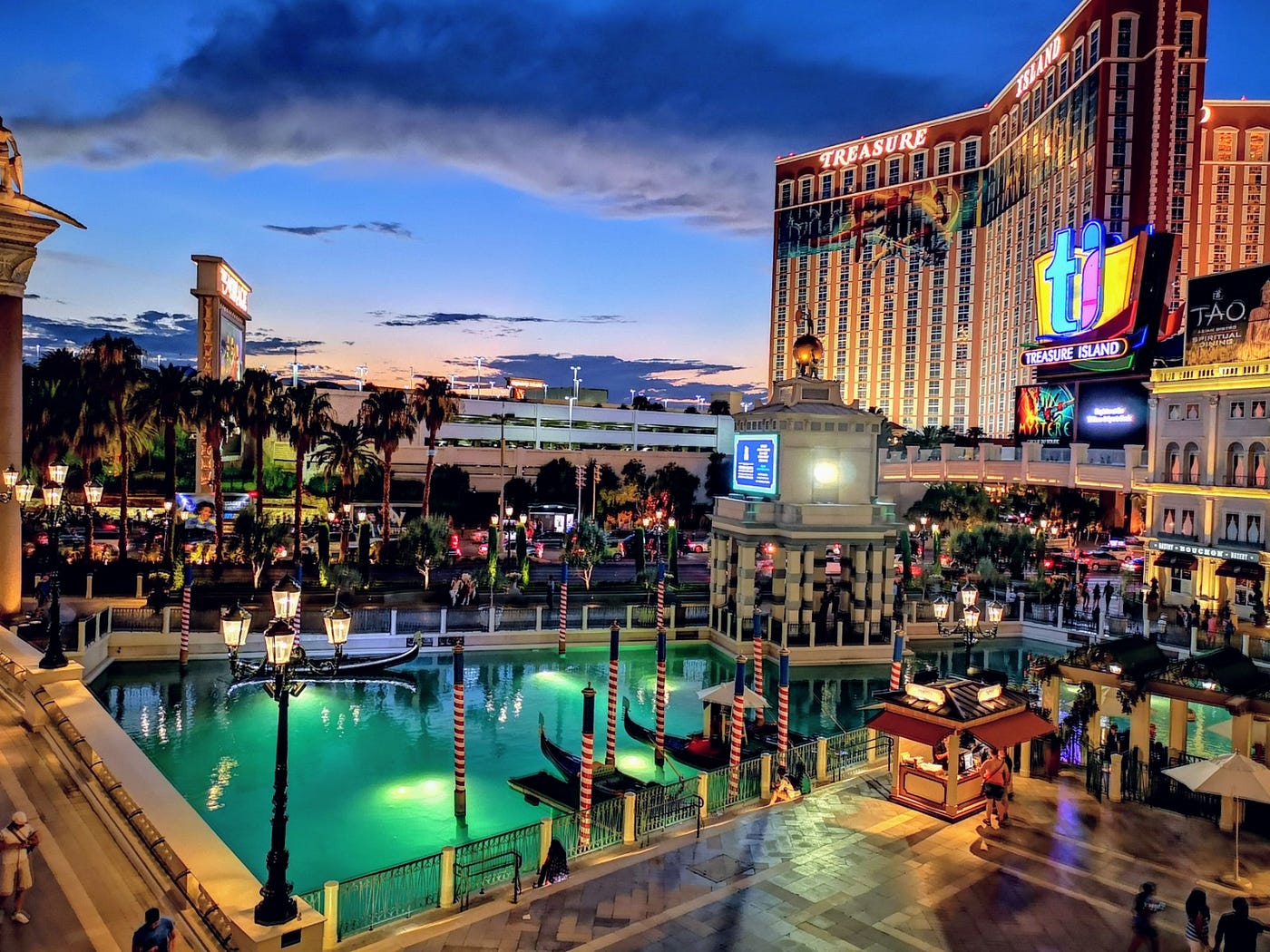 Making Others Look Cool — A Trip to Vegas | by Dan Meineck | Medium
