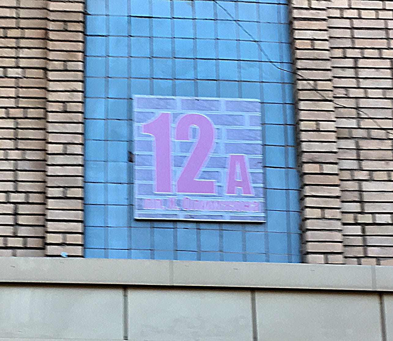 Бино ва турар жойлар пешлавҳаларидаги камчиликлар | by Nodir Khalilov | Medium