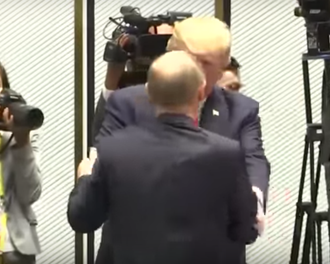 Body Language Analysis №4119: Donald Trump and Vladimir Putin at APEC ...