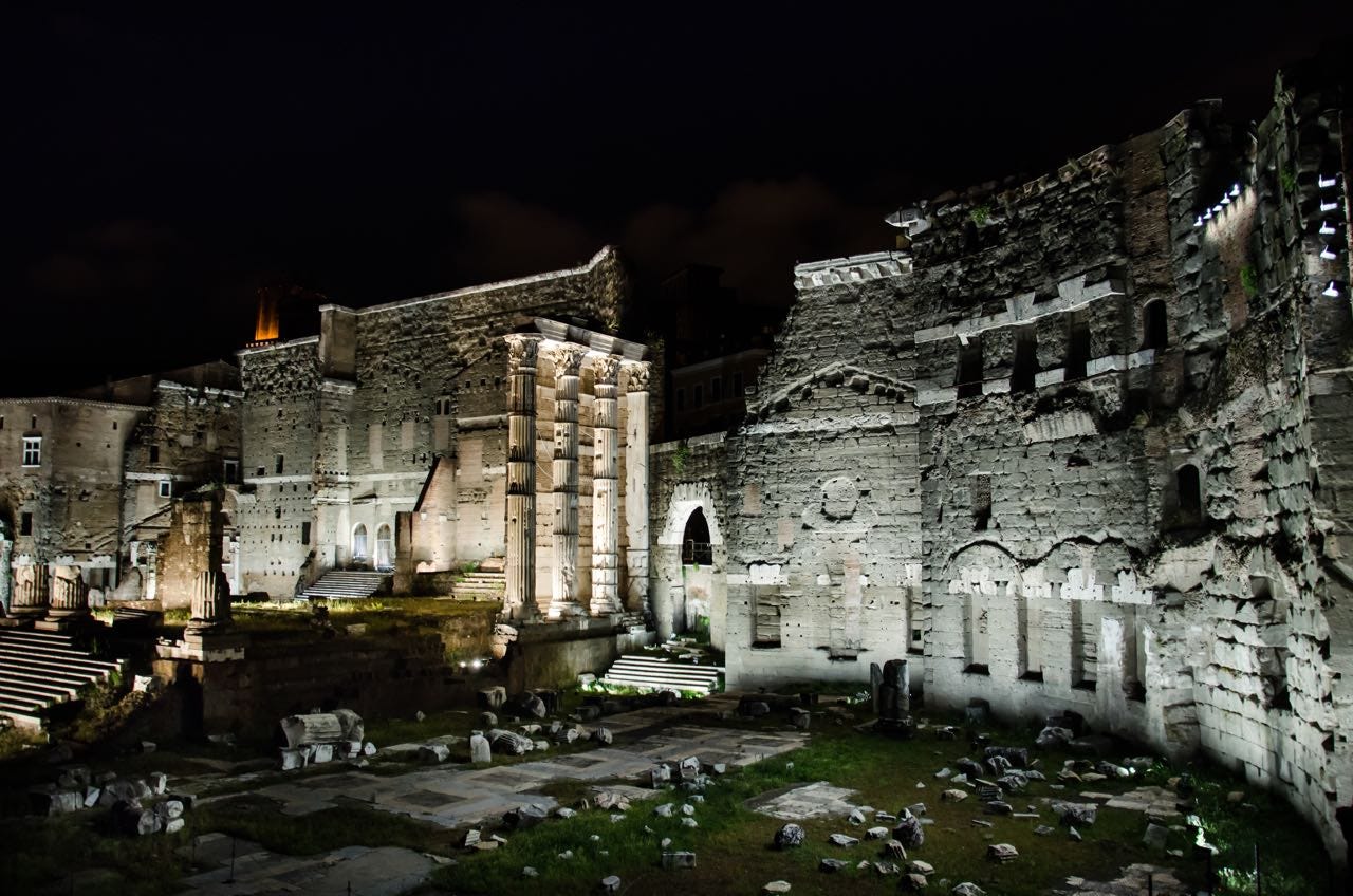 Midnight In Roma. The charms of a night city | by Misael Rincón | Medium