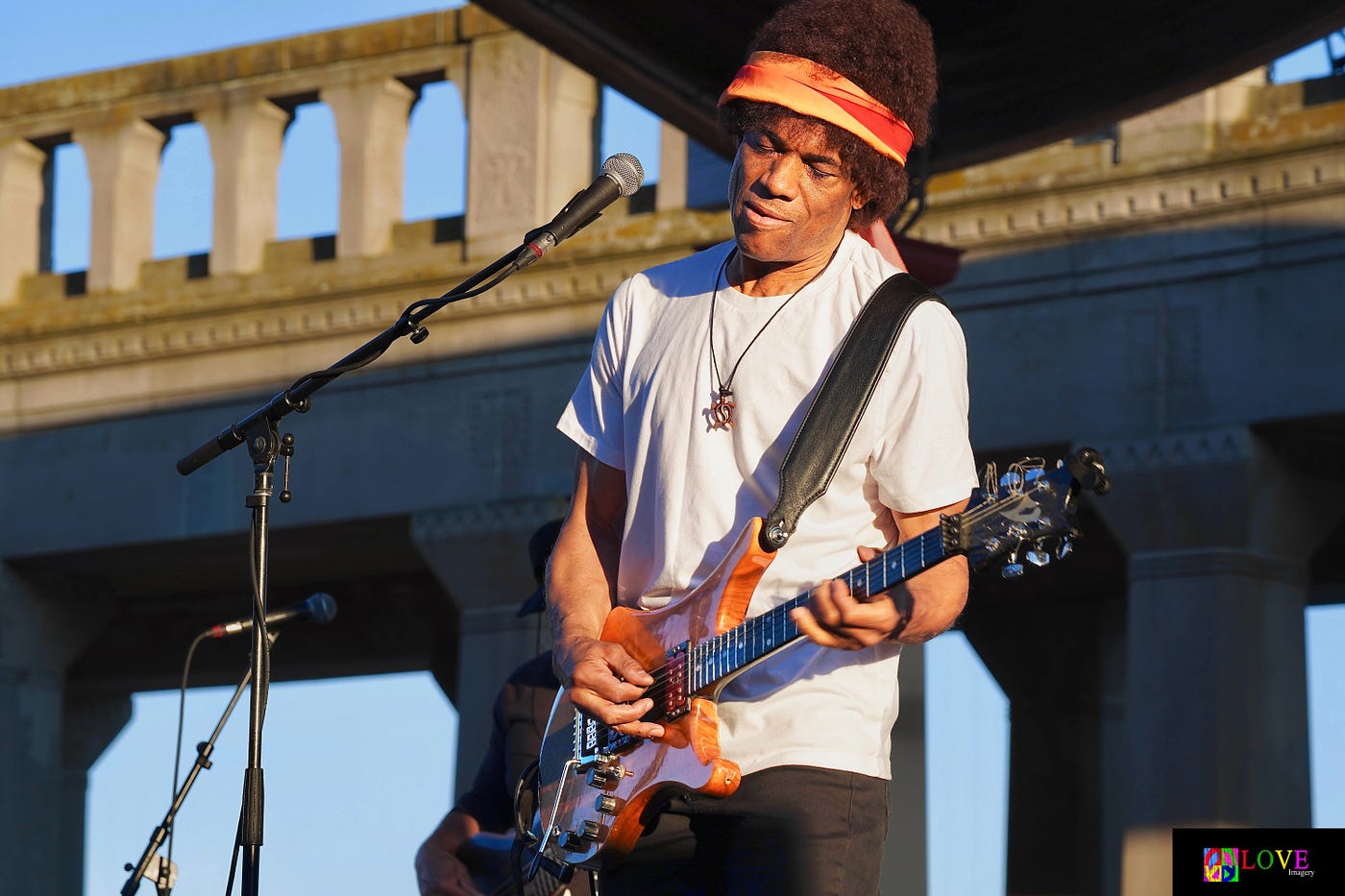 Stanley Jordan Plays Jimi Hendrix LIVE! on the Atlantic City Boardwalk ...