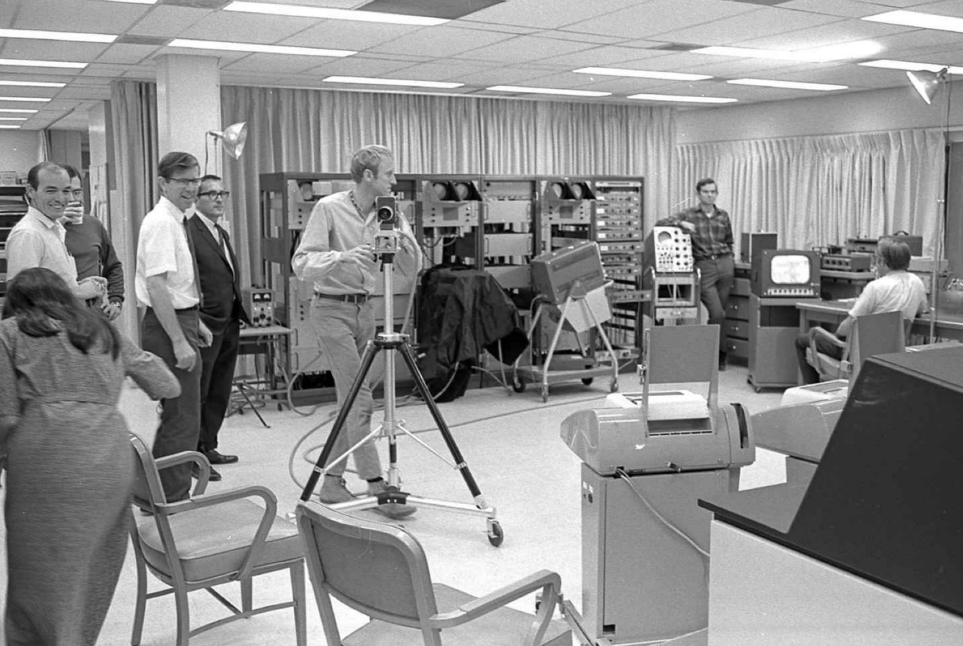 计算机历史 — Doug Engelbart. 正如尼古拉 • 特斯拉是电子世界的无名英雄，Doug Engelbart… | by Shuo ...