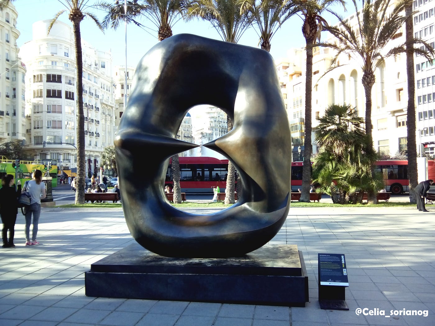 Reclining Figures and The Void in Henry Moore’s Sculpture | by Arte ...