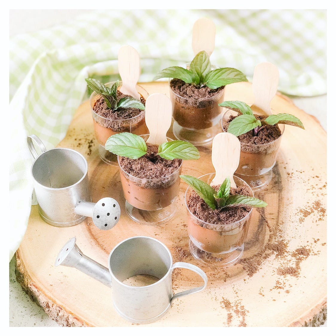 Chocolate Avocado Pudding Pots. The perfect little seasonal dessert for ...