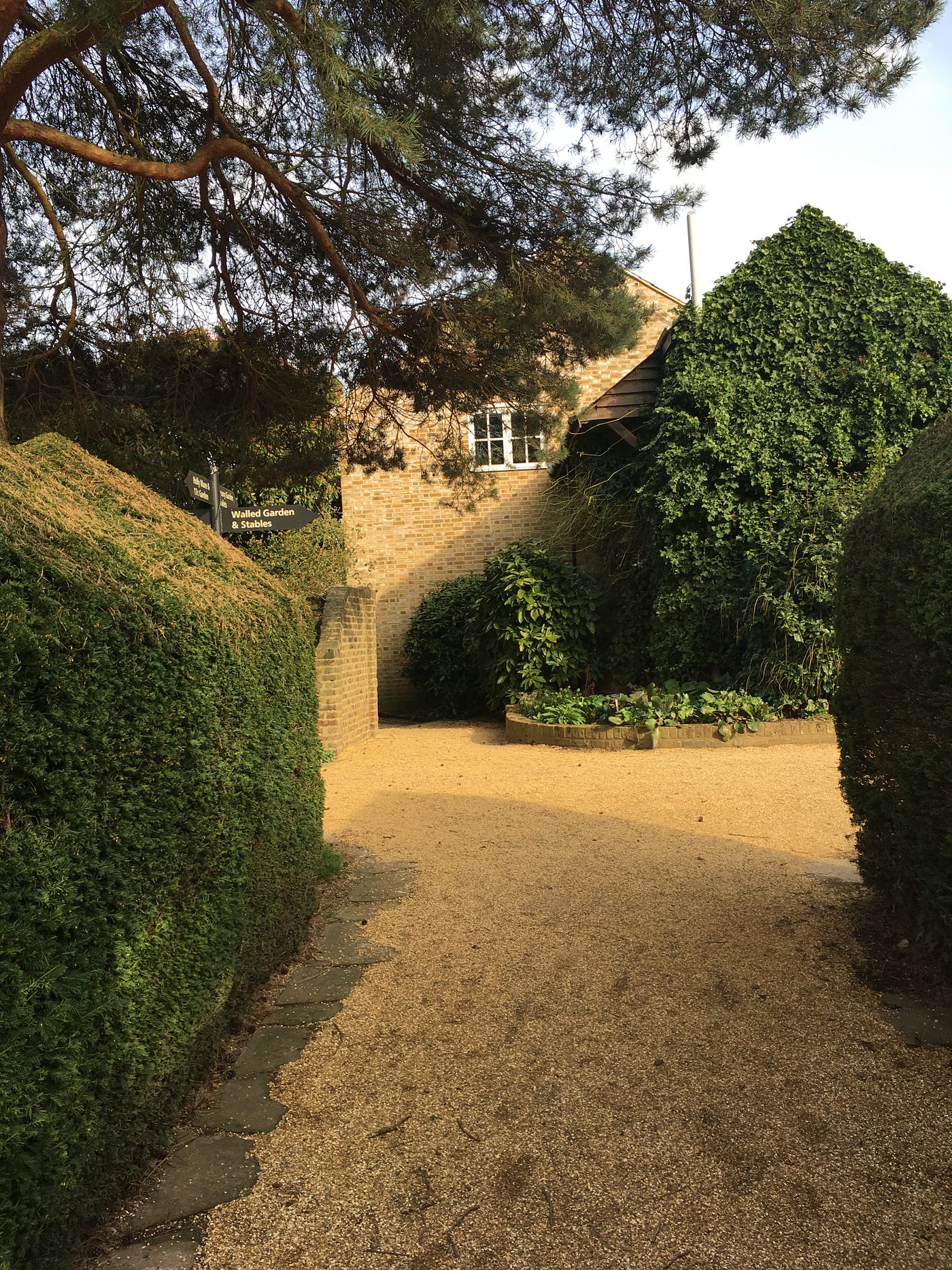Our trip to Capel Manor Gardens. On a sunny afternoon last weekend we ...