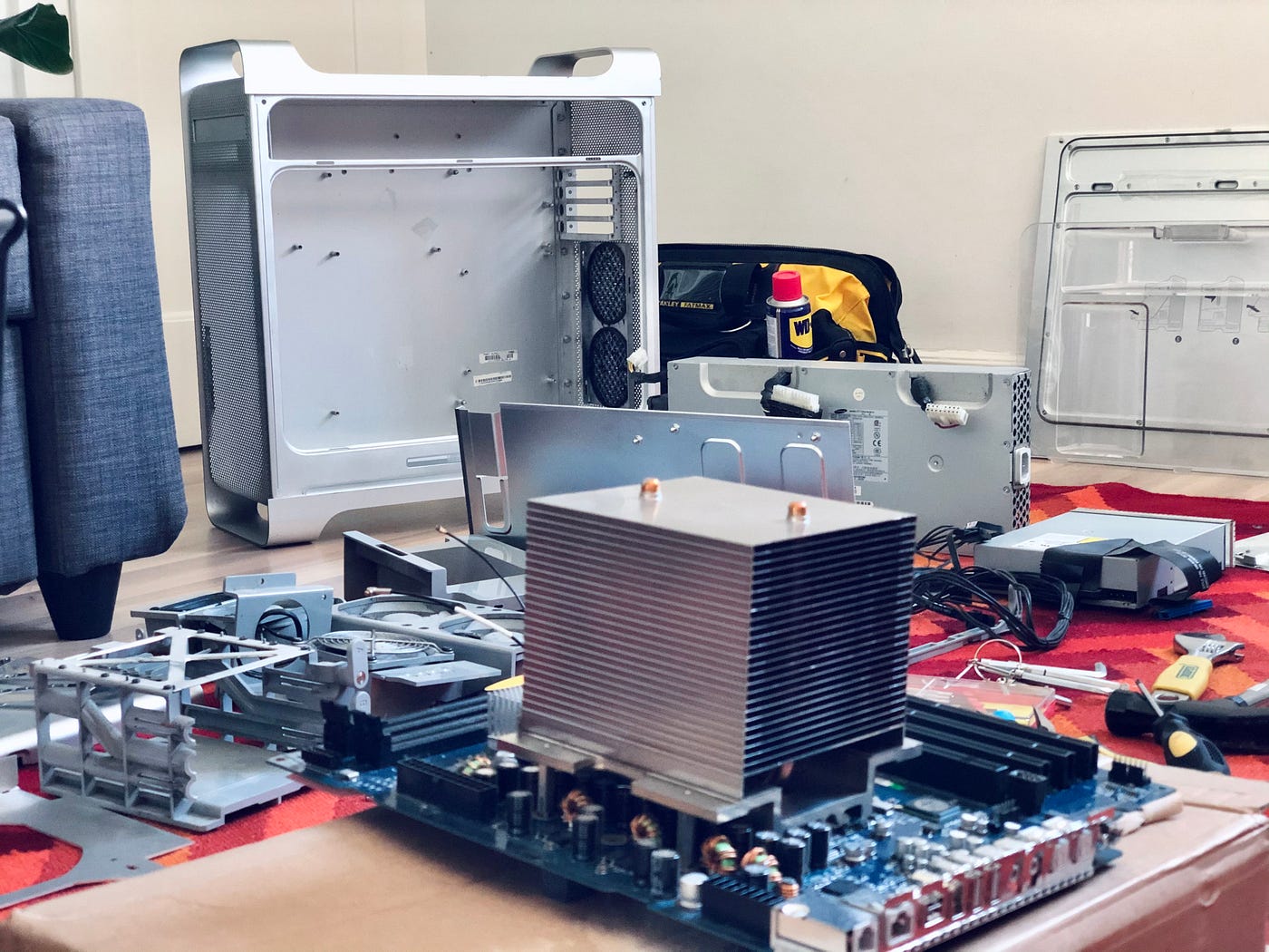 PowerMac G5 ATX Gaming PC Case Mod | by Patrick Robert Doyle | Medium